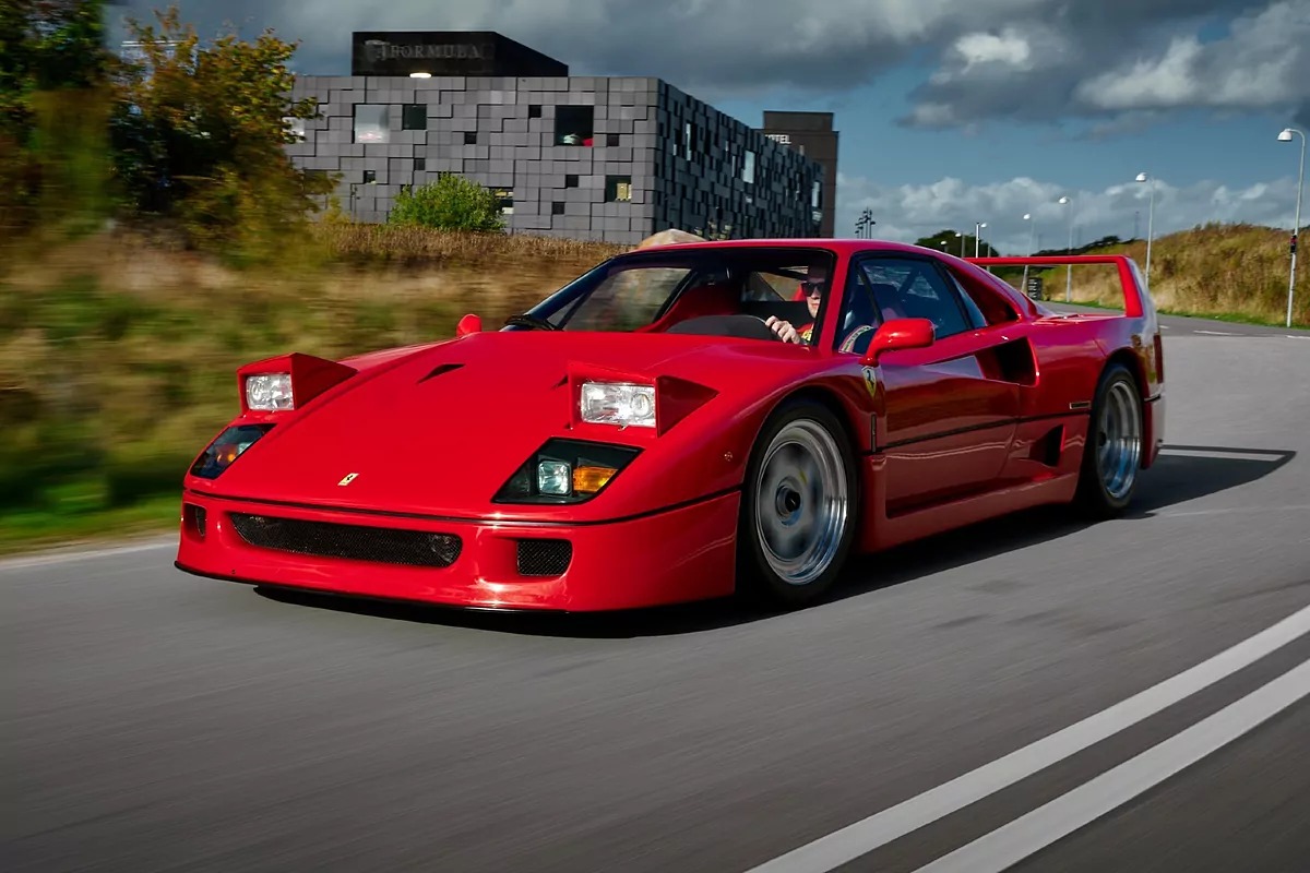 El Ferrari F40: Una Joya Escasa de la Automoción - Revista de Autos
